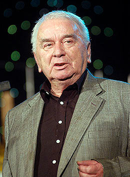 Песник и поп звезде – Револвер о боку